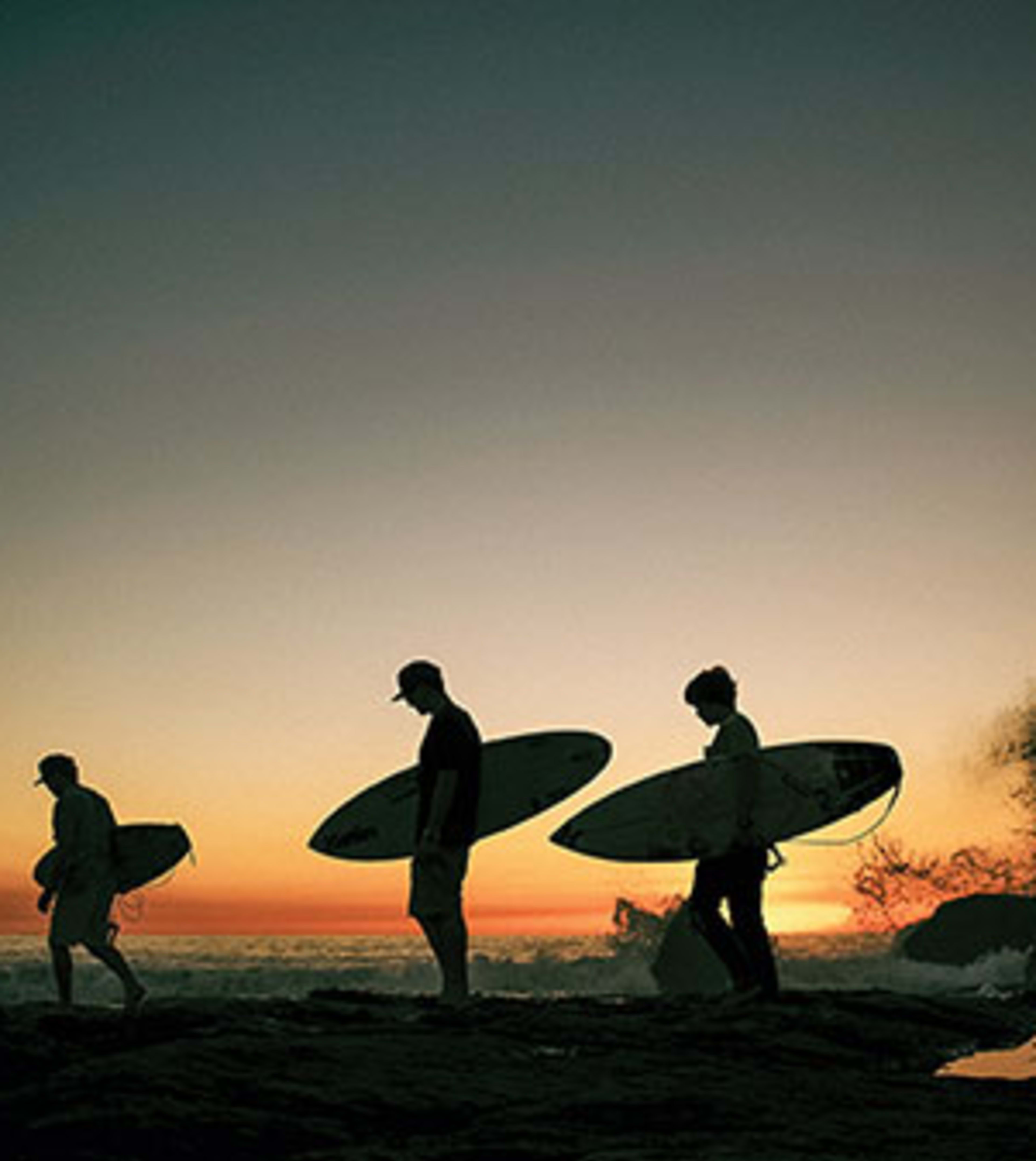 How to Choose an Intermediate Surfboard (Tips & FAQs)