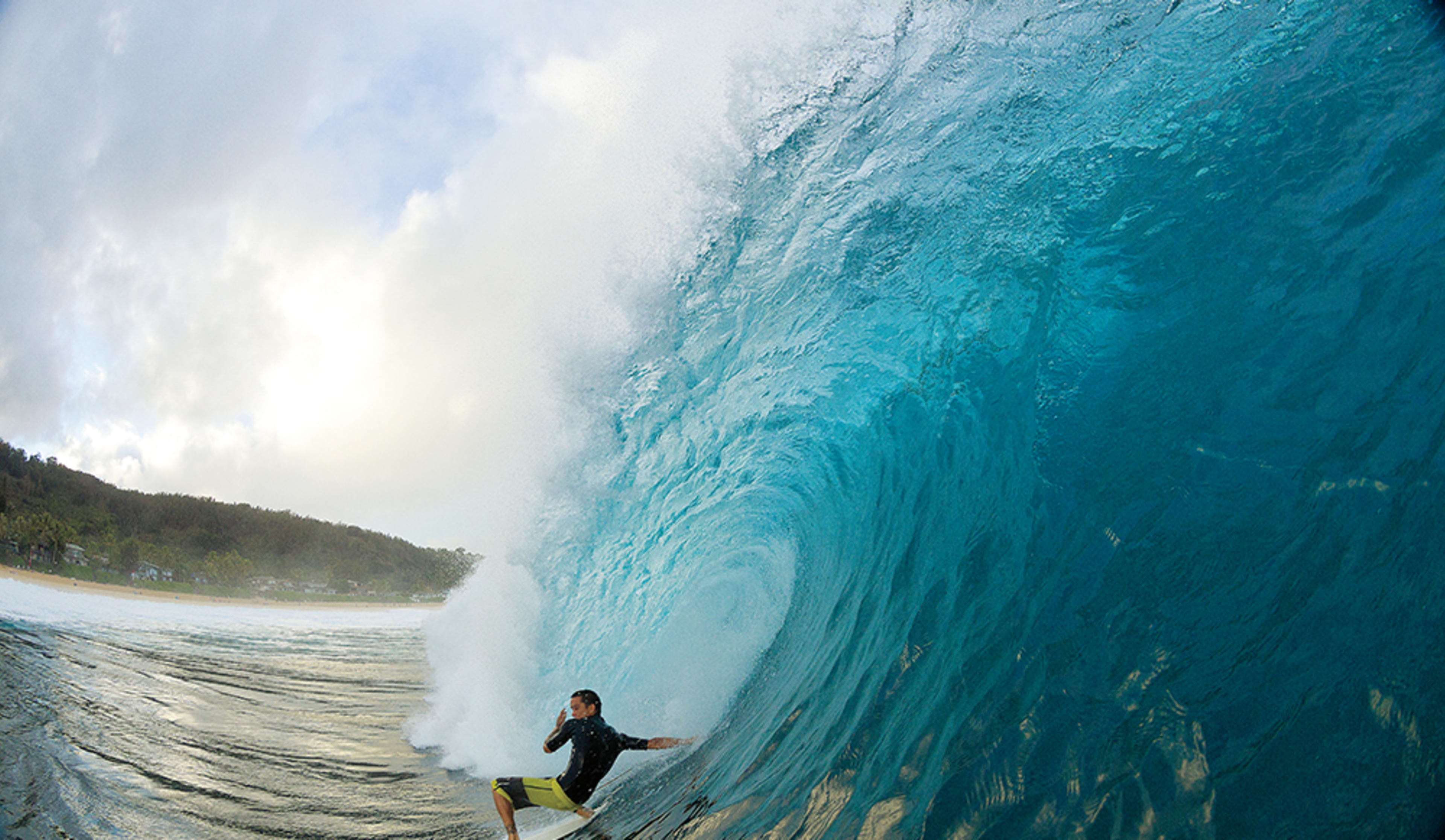 TJ Barron, Pipeline | SURFER Magazine