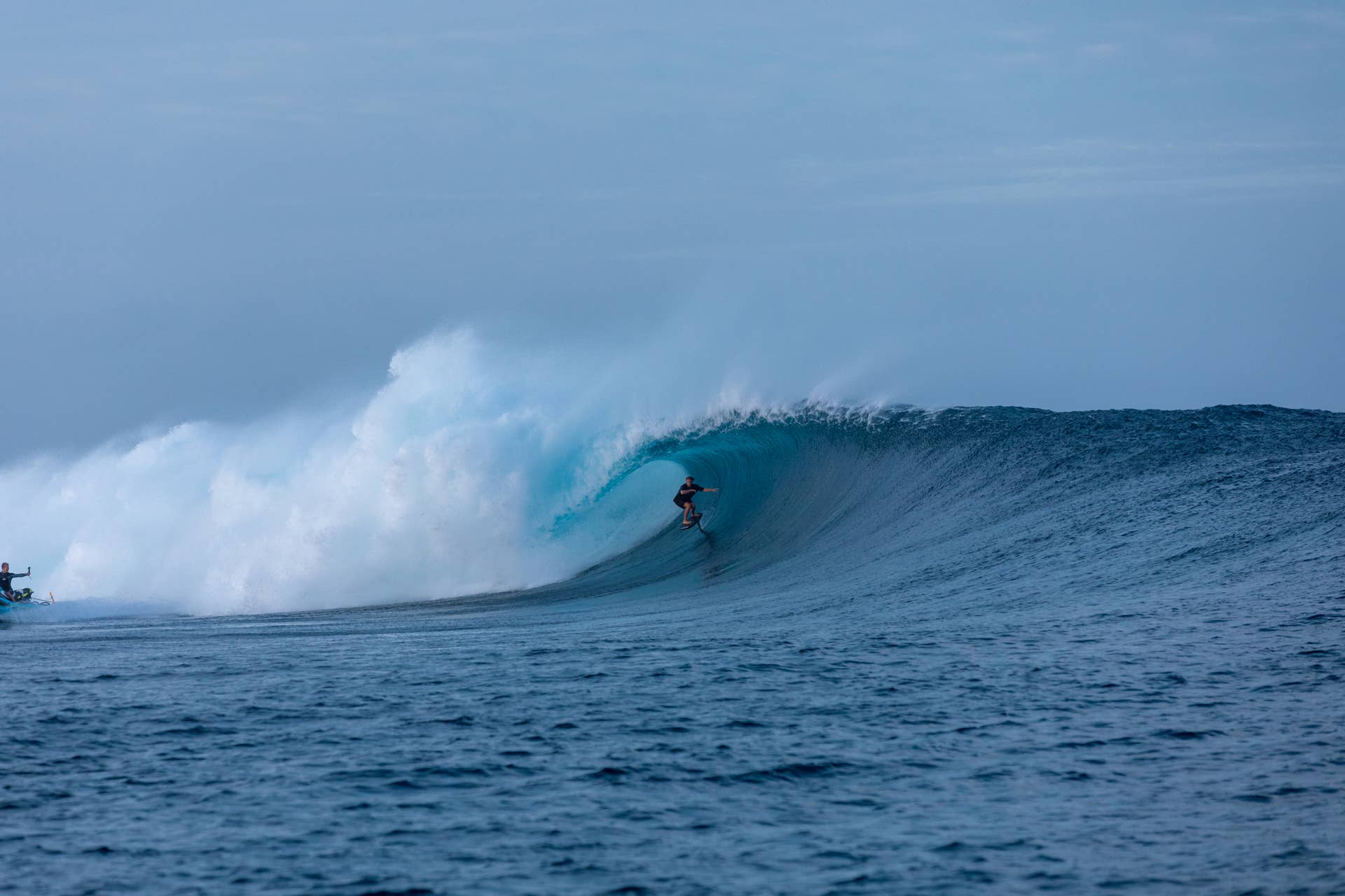 Video: Is This The Best Barrel Ever Ridden On A Foilboard At Cloudbreak ...