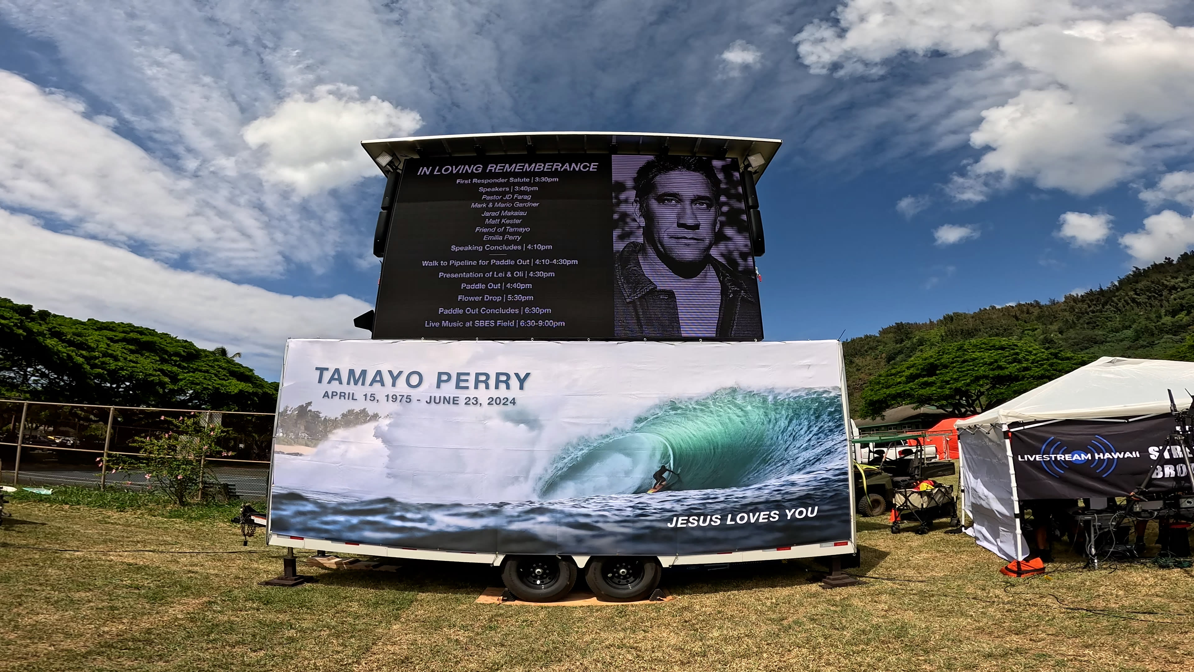 Hundreds Gather on North Shore to Honor Legendary Pipe Surfer Tamayo ...